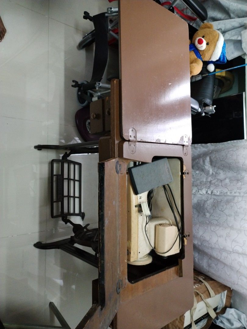 Vintage Sewing Machine with Cabinet, Furniture & Home Living, Furniture ...