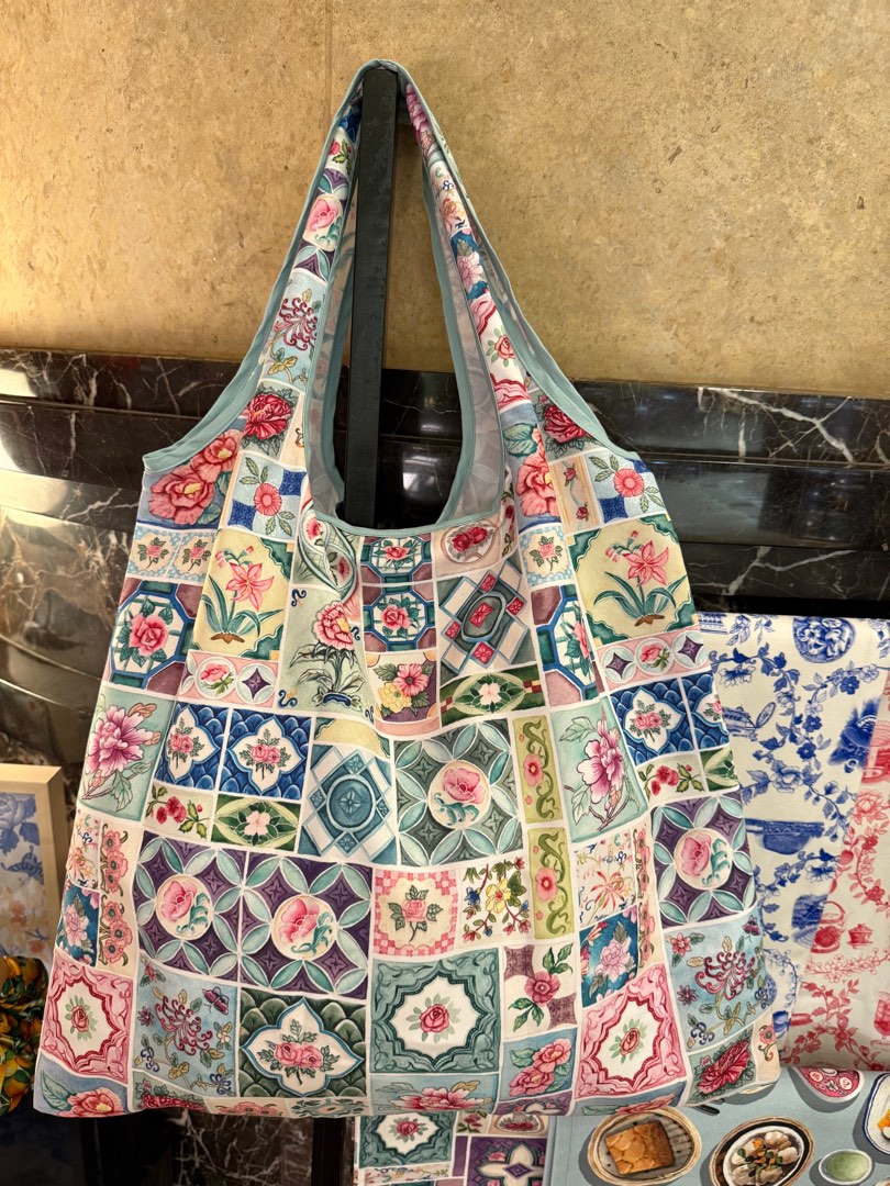 BNIP Brand New Singlapa SG60 Peranakan Tiles Shopping Bag, Women's Fashion, Bags & Wallets ...