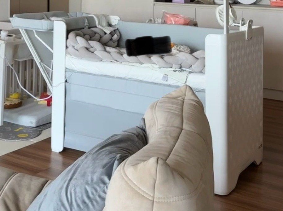 HBR YunPro Convertible Baby Crib, Babies & Kids, Baby Nursery & Kids ...