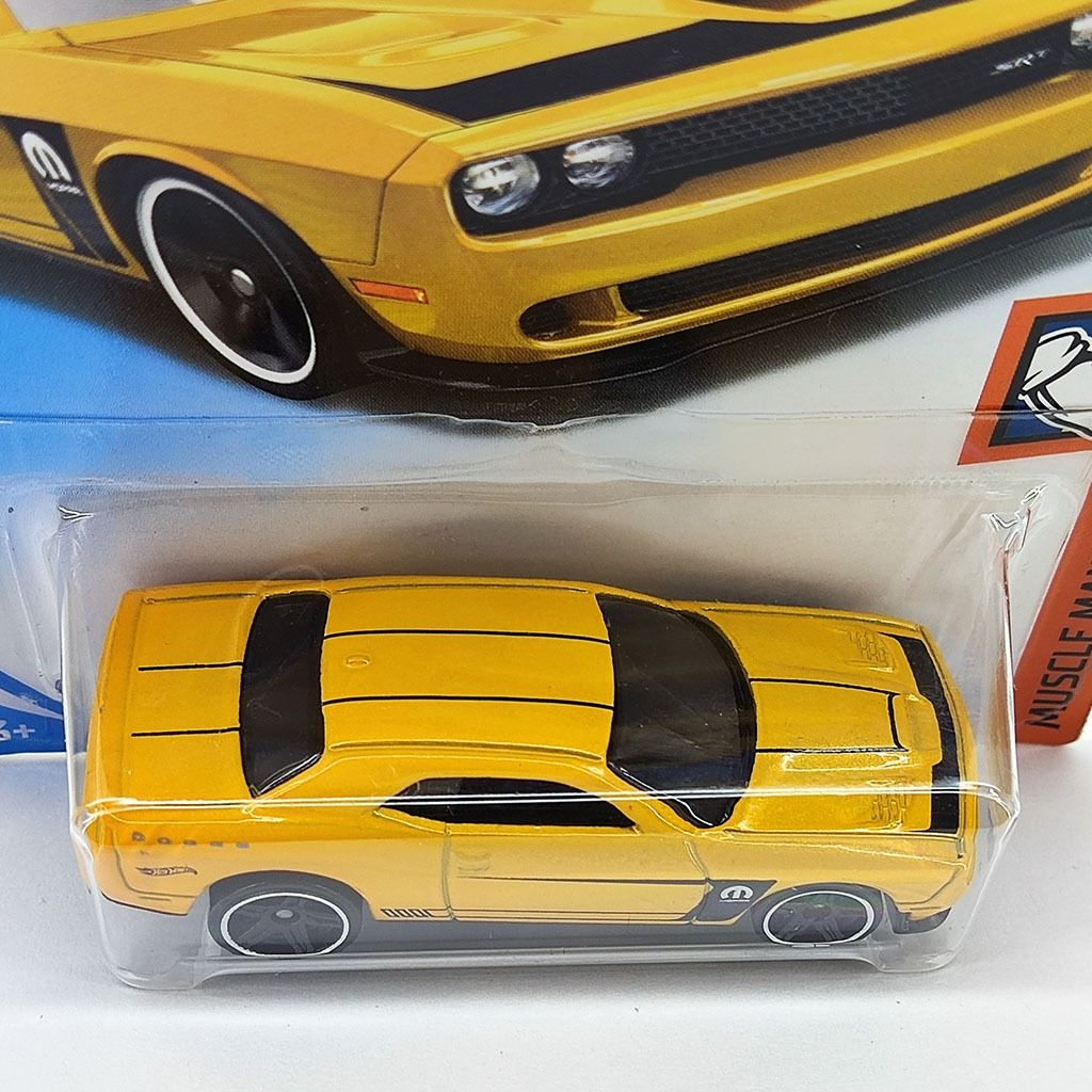 Hot Wheels '15 Dodge Challenger SRT YELLOW Color Diecast Car Kereta ...