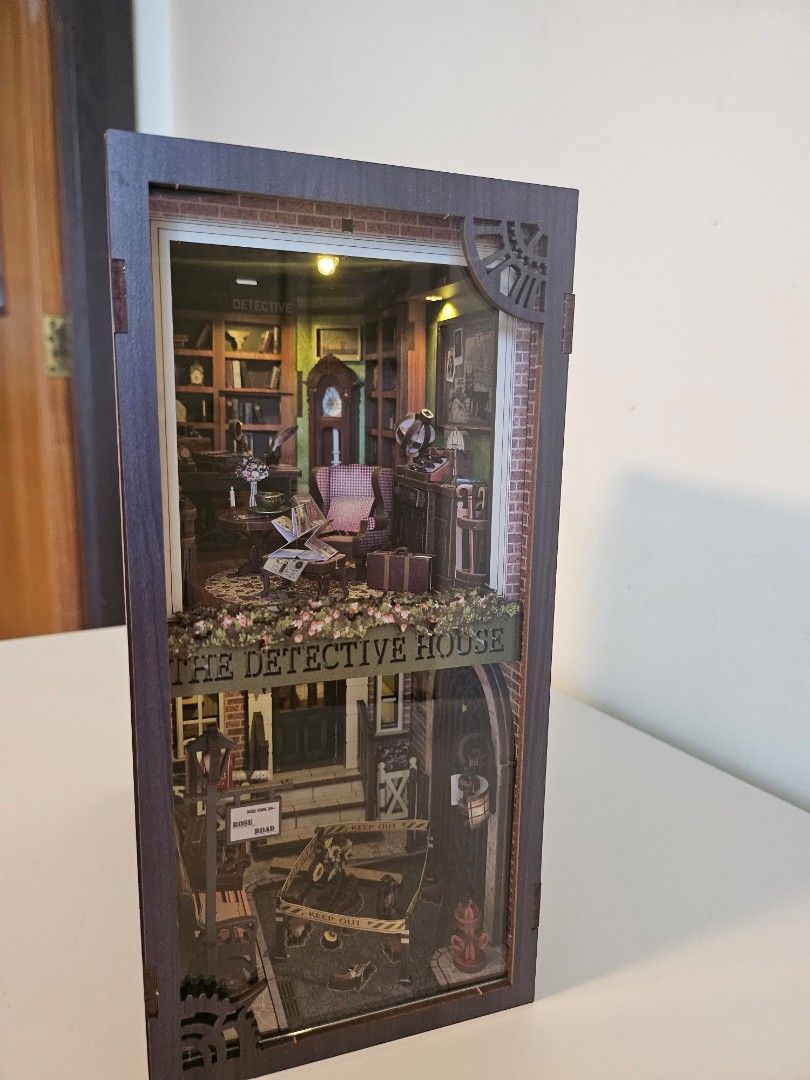[Assembled] Rose Road Detective House Diorama, Hobbies & Toys, Toys ...
