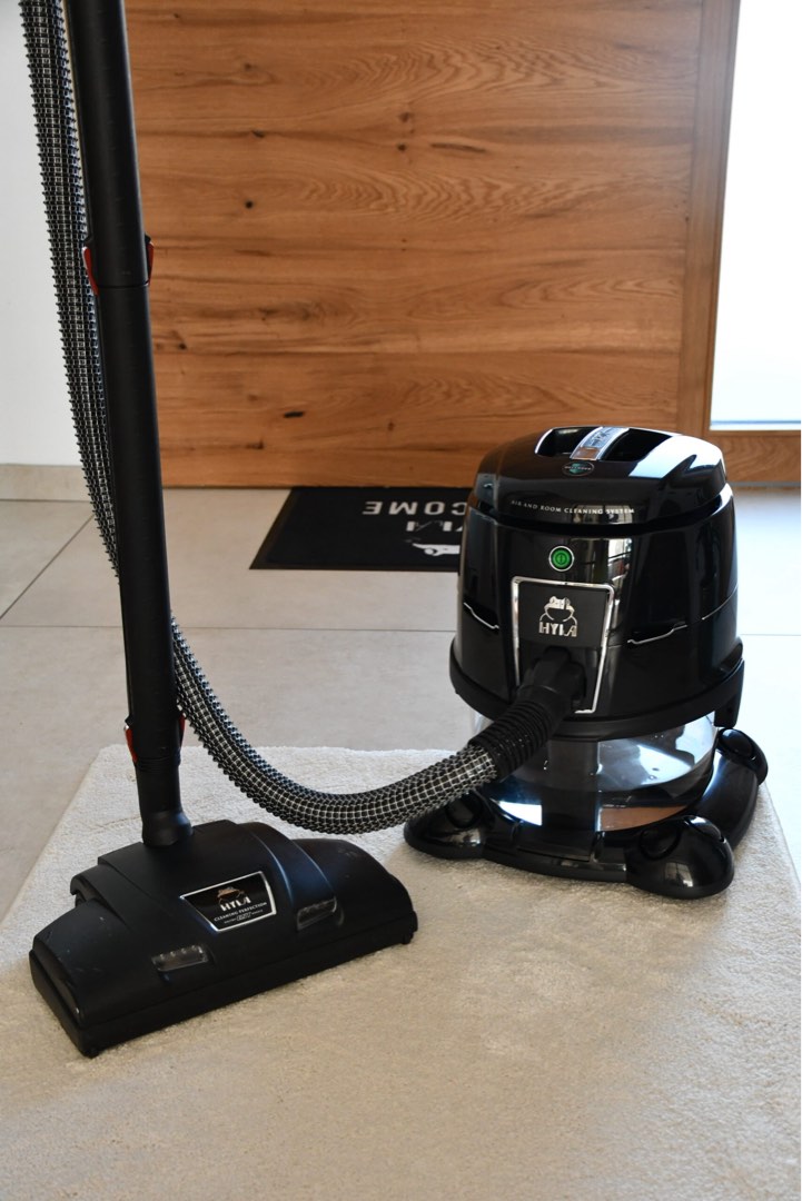 Hyla vacuum cleaner EST, TV & Home Appliances, Vacuum Cleaner ...