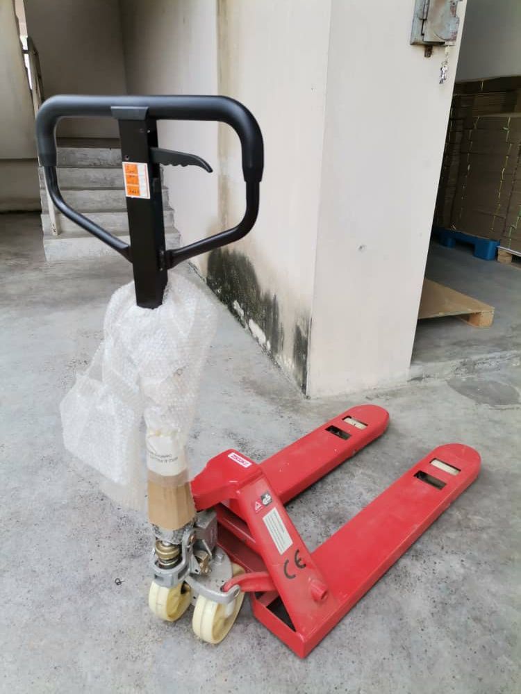 Red Pallet Truck - 🛠️ Hand Pallet Truck 2500KG — (Like New 9.9/10 ...