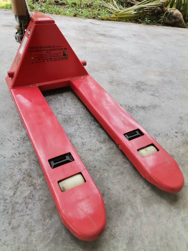 Red Pallet Truck - 🛠️ Hand Pallet Truck 2500KG — (Like New 9.9/10 ...