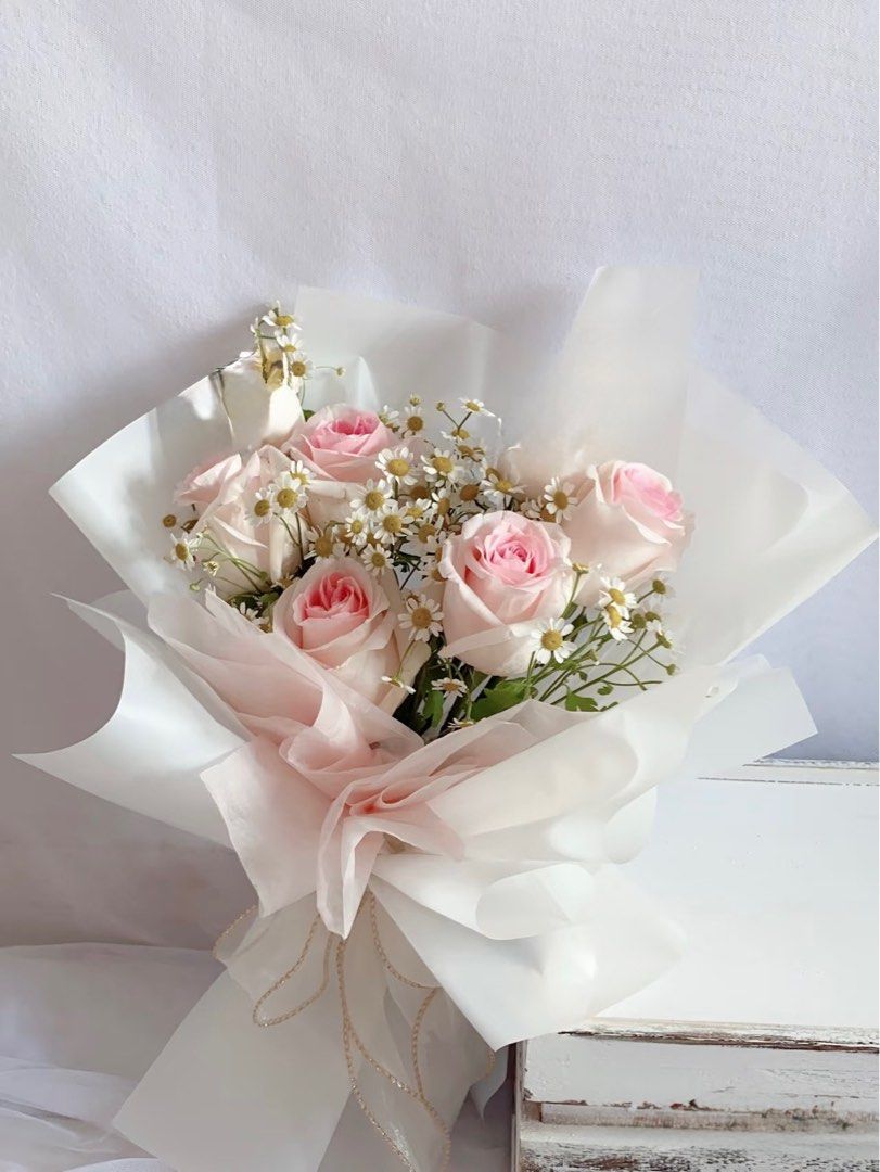 Roses chamomile fresh flower bouquet | Premium fresh bouquet ...