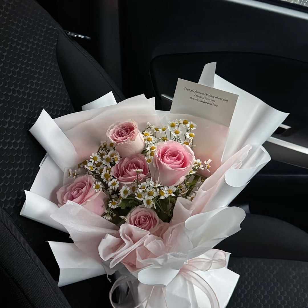 Roses chamomile fresh flower bouquet | Premium fresh bouquet ...