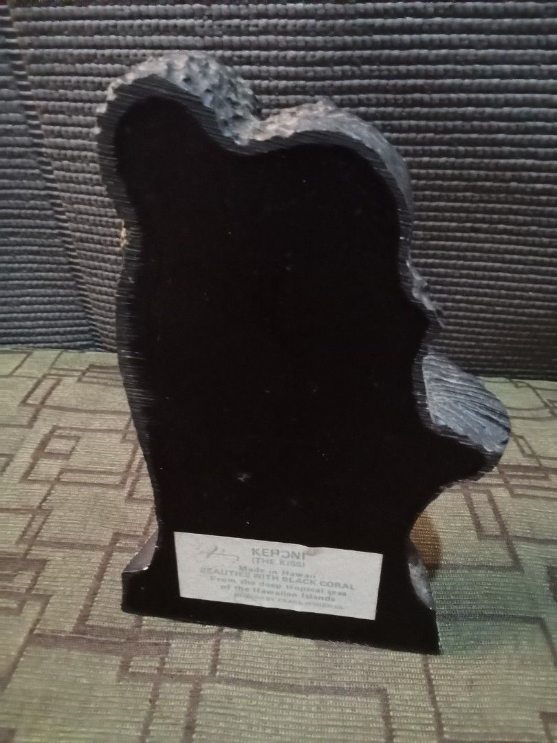 Vintage Kehoni The Kiss Black Coral Sculpture 1975 Hawaiian Couple ...