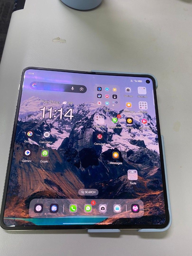 OPPO find n3 foldable phones * ( a slight dent in one of the corner ...