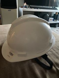 V Hard hat, Men's Fashion, Watches & Accessories, Caps & Hats on Carousell