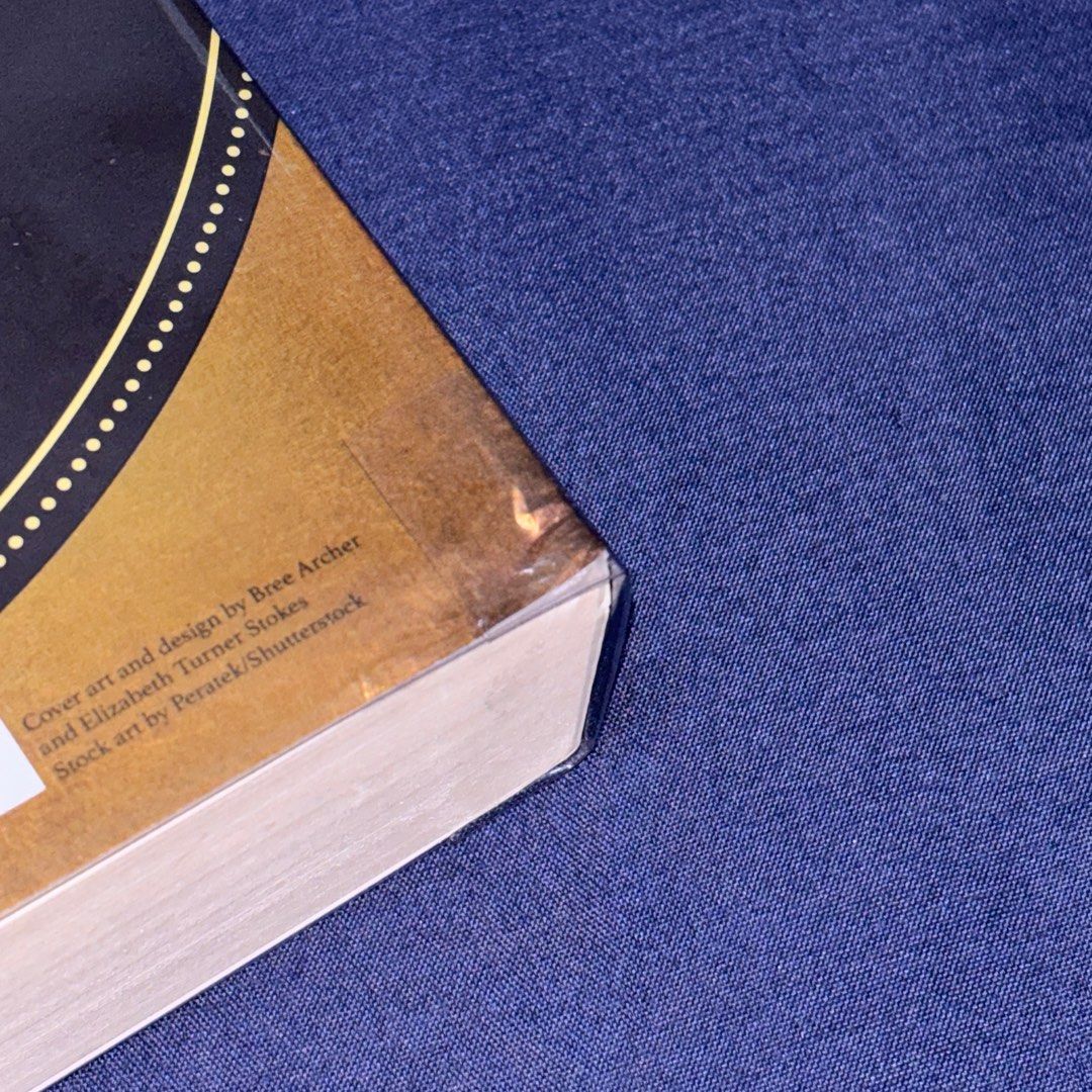 Fourth Wing UK Paperback, Hobbies & Toys, Books & Magazines, Fiction ...