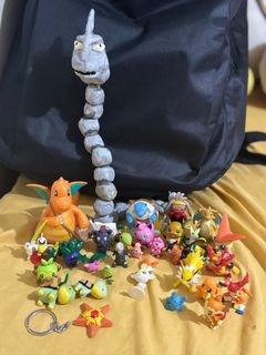 Pokemon Scarlet & Violet Prismatic Evolutions Premium Figure Collection ...