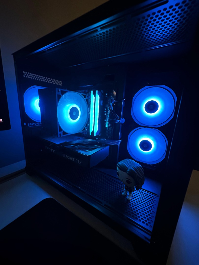 RTX 4070 | Ryzen 7 | Fish Tank High-end Gaming PC (BRAND NEW ...