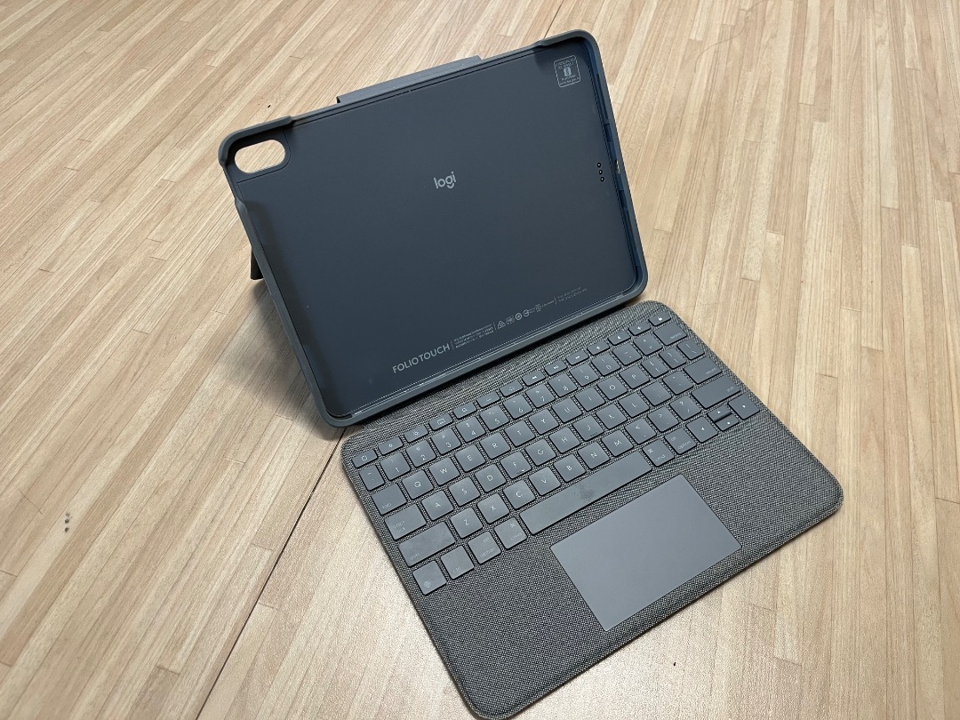Logitech Folio Touch Keyboard Case for iPad Air (4th, 5th, M2, M3 ...