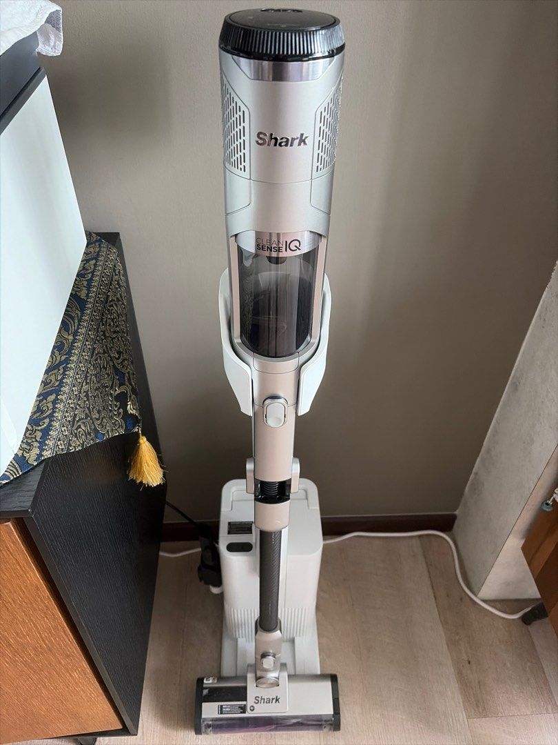 Shark CleanSense IQ+ Cordless Vacuum Cleaner, TV & Home Appliances ...