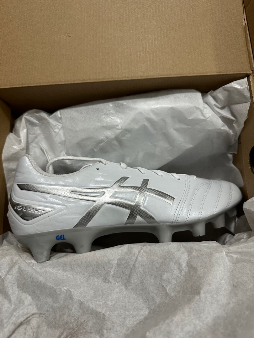 asics cleats / soccer boots, Men's Fashion, Footwear, Casual shoes on ...