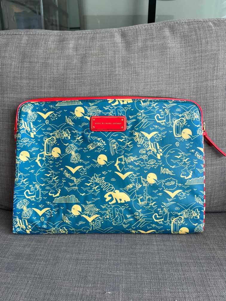 Marc Jacobs Laptop Bag, Women's Fashion, Bags & Wallets, Clutches on ...