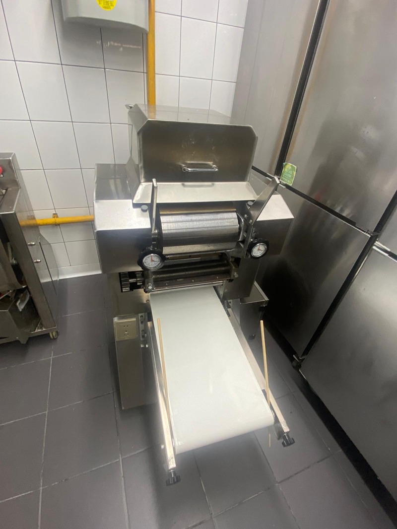 Noodle dough Sheeter, Furniture & Home Living, Kitchenware & Tableware ...