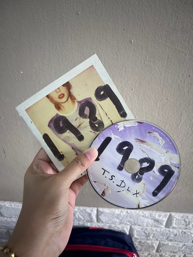 Taylor Swift 1989 Deluxe Edition CD, Hobbies & Toys, Music & Media, CDs ...
