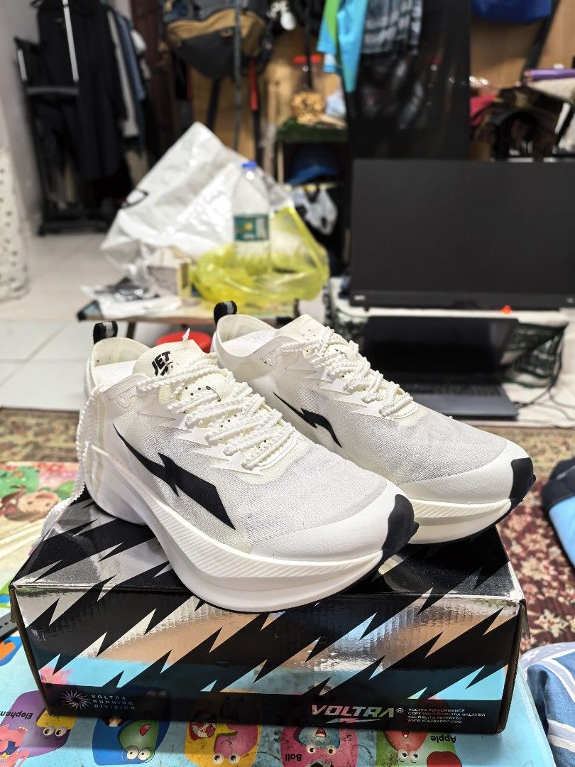 Voltra Jet Running Shoes - White, Men's Fashion, Footwear, Sneakers on ...