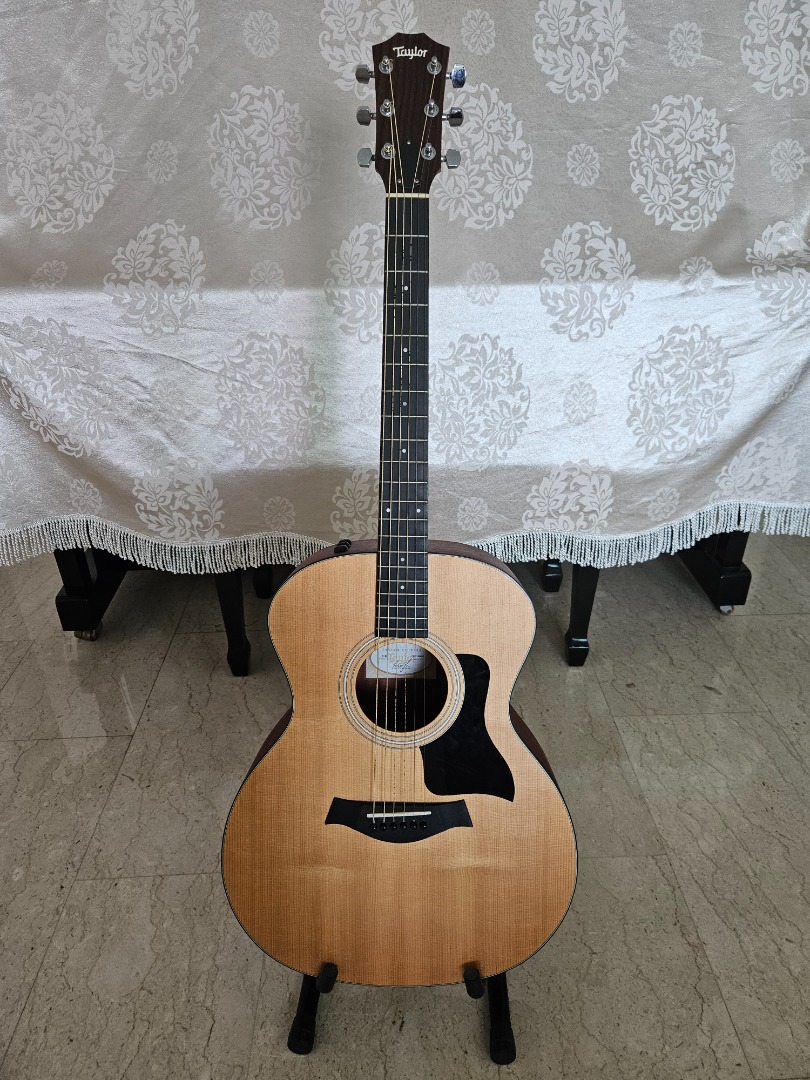 Taylor Acoustic Guitar, Hobbies & Toys, Musical Instruments on Carousell