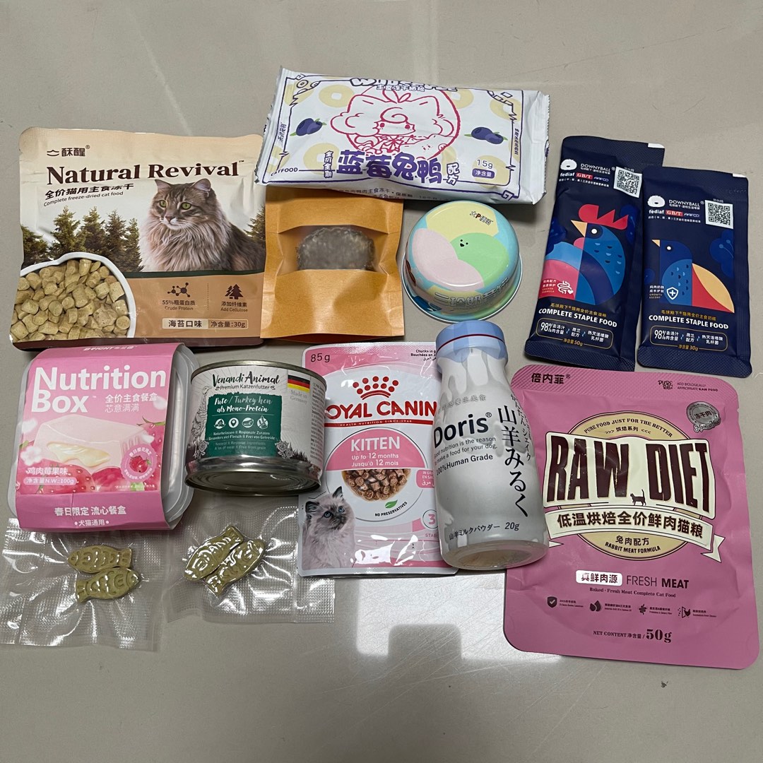 Customised for strays: weekly charity, Pet Supplies, Pet Food on Carousell