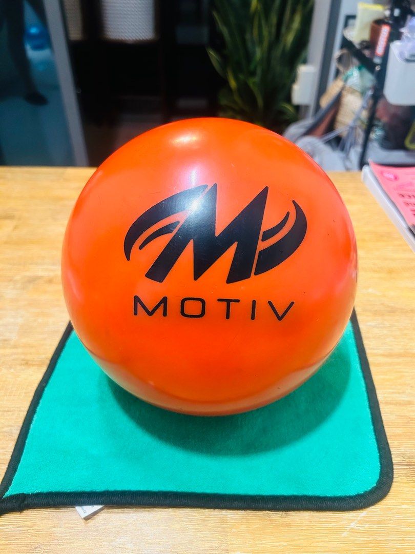 Motiv Revolt Bowling Ball, Sports Equipment, Sports & Games, Billiards ...