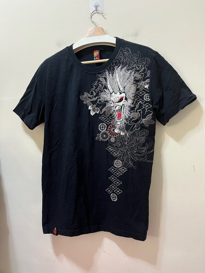 男～【ONIARAI鬼洗 】M號胸圍51公分，百花爆裂鬼刺繡短T, 他的時尚, 上衣與西裝, T恤、Polo衫在旋轉拍賣