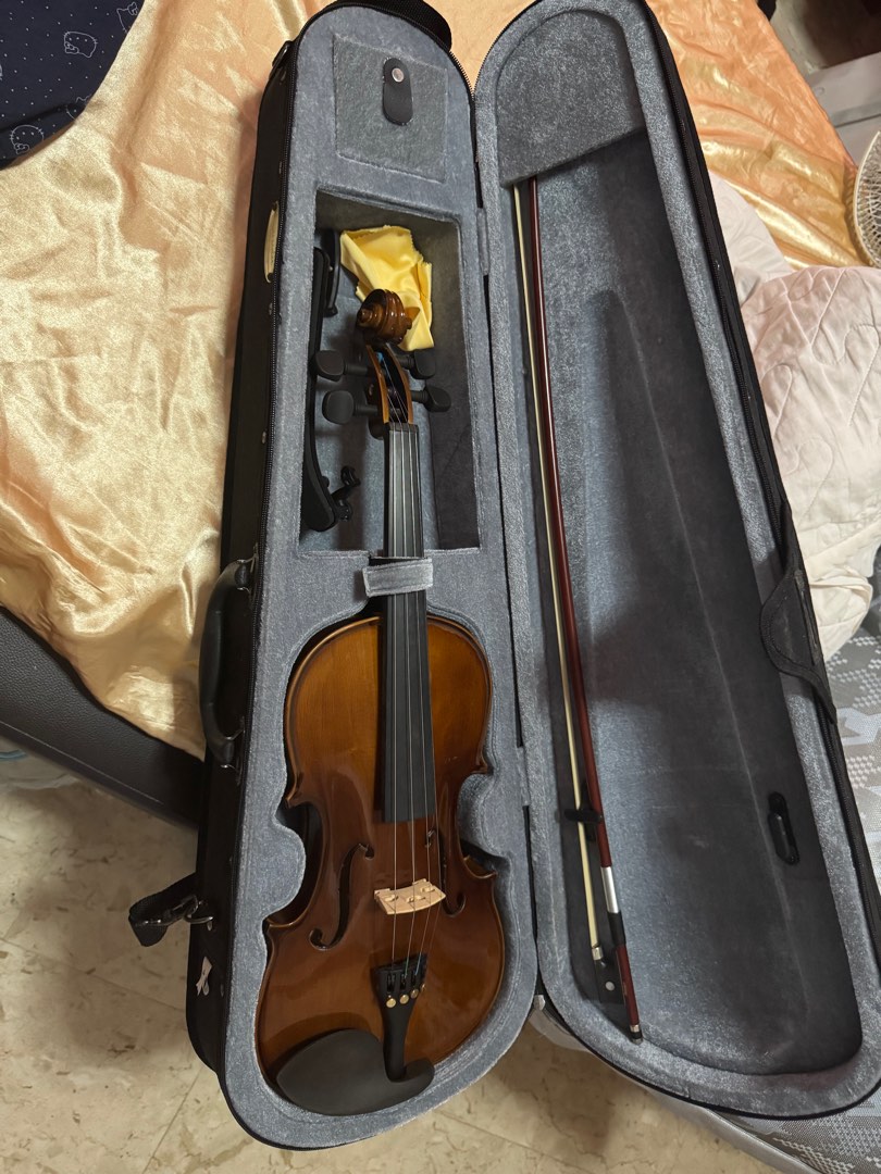 Synwin Violin 4/4, Hobbies & Toys, Musical Instruments on Carousell