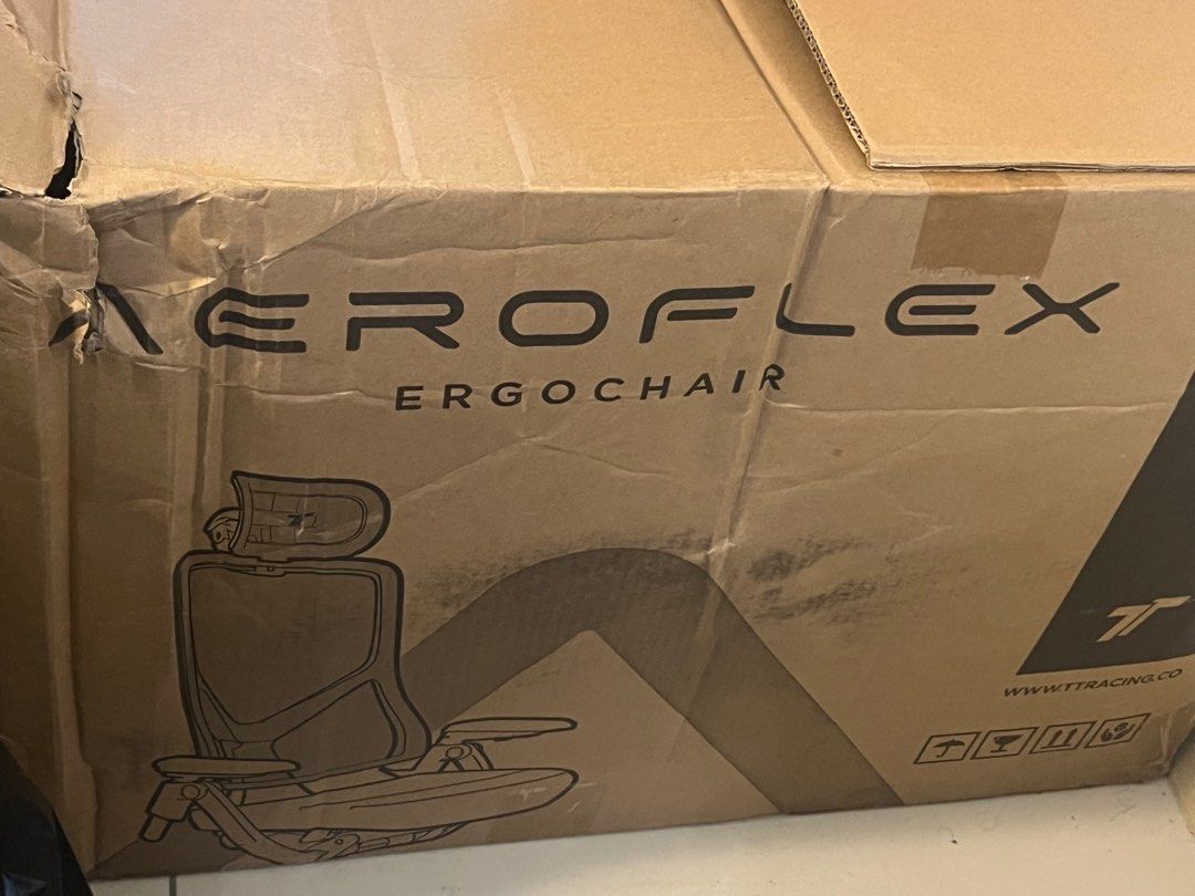 TT Racing Aeroflex Ergonomic Chair, Furniture & Home Living, Furniture ...