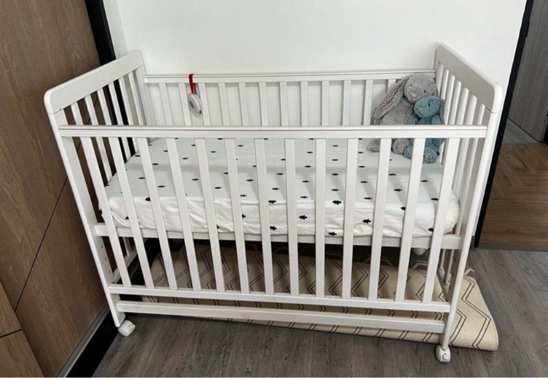 Jarrons & Co. Convertible Baby Cot, Babies & Kids, Baby Nursery & Kids ...
