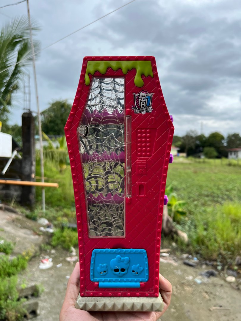Monster High Vending Machine, Hobbies & Toys, Toys & Games on Carousell