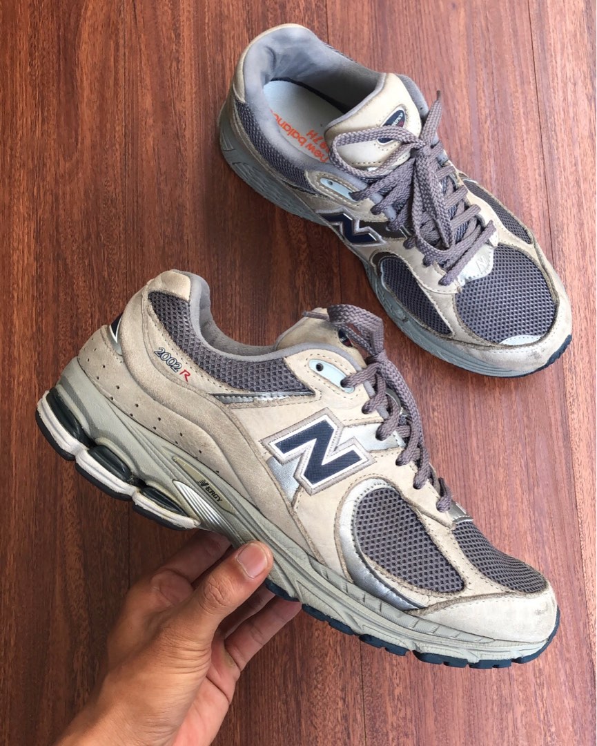 New Balance 2002r Light Grey, Fesyen Pria, Sepatu , Sneakers di Carousell
