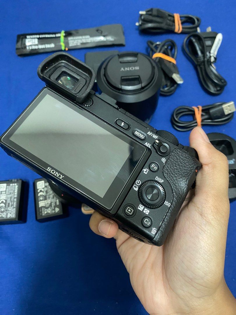 Sony A6300 SC 18k with Sony 35mm/f1.8, Photography, Cameras on Carousell