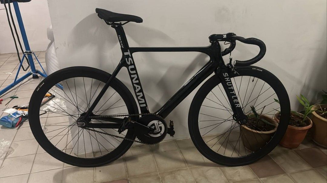 (Brand new super steal 🔥 Ready stock) Authentic Tsunami shuttler full ...