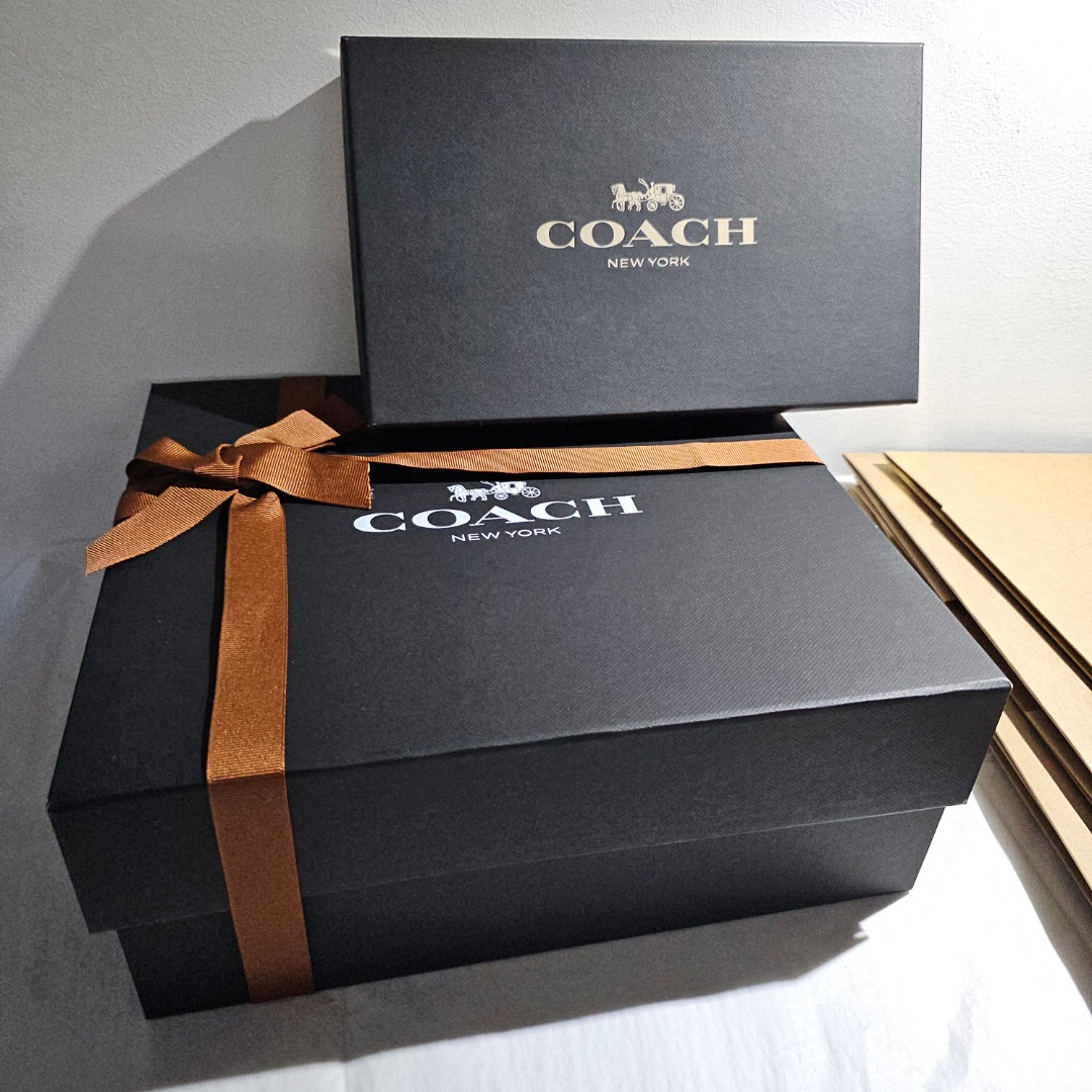 Coach Gift Box, Women's Fashion, Bags & Wallets, Wallets & Card Holders ...