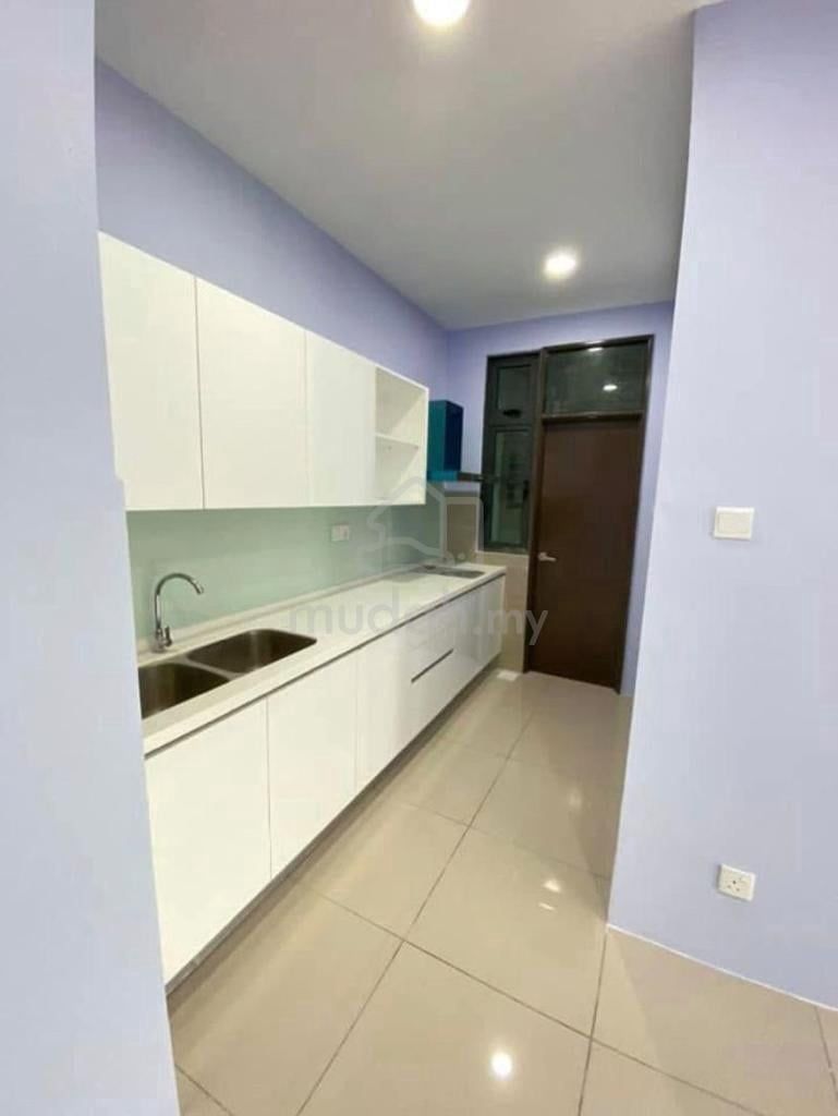 Full Loan 8scape Residences Perling, Freehold, High Floor, Near CIQ ...