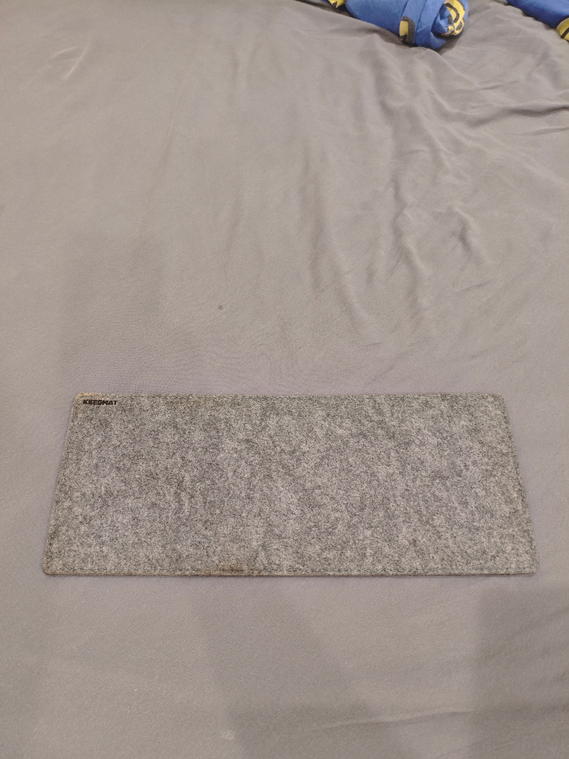 【現貨】Keebmat 灰色毛氈桌墊｜TKL 鍵盤墊｜客製鍵盤專用｜極簡桌面布墊｜微色差, 電腦及科技產品, 電腦周邊產品, 電腦滑鼠及相關 ...