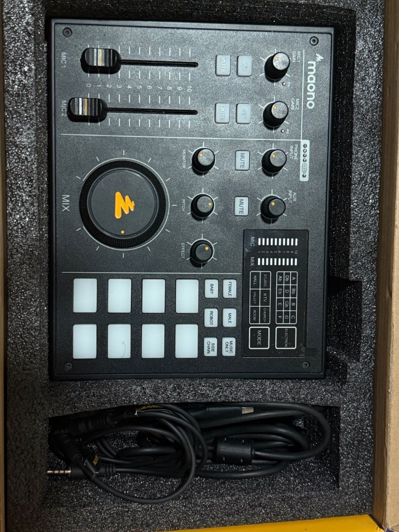 Maono caster and microphone, Audio, Microphones on Carousell