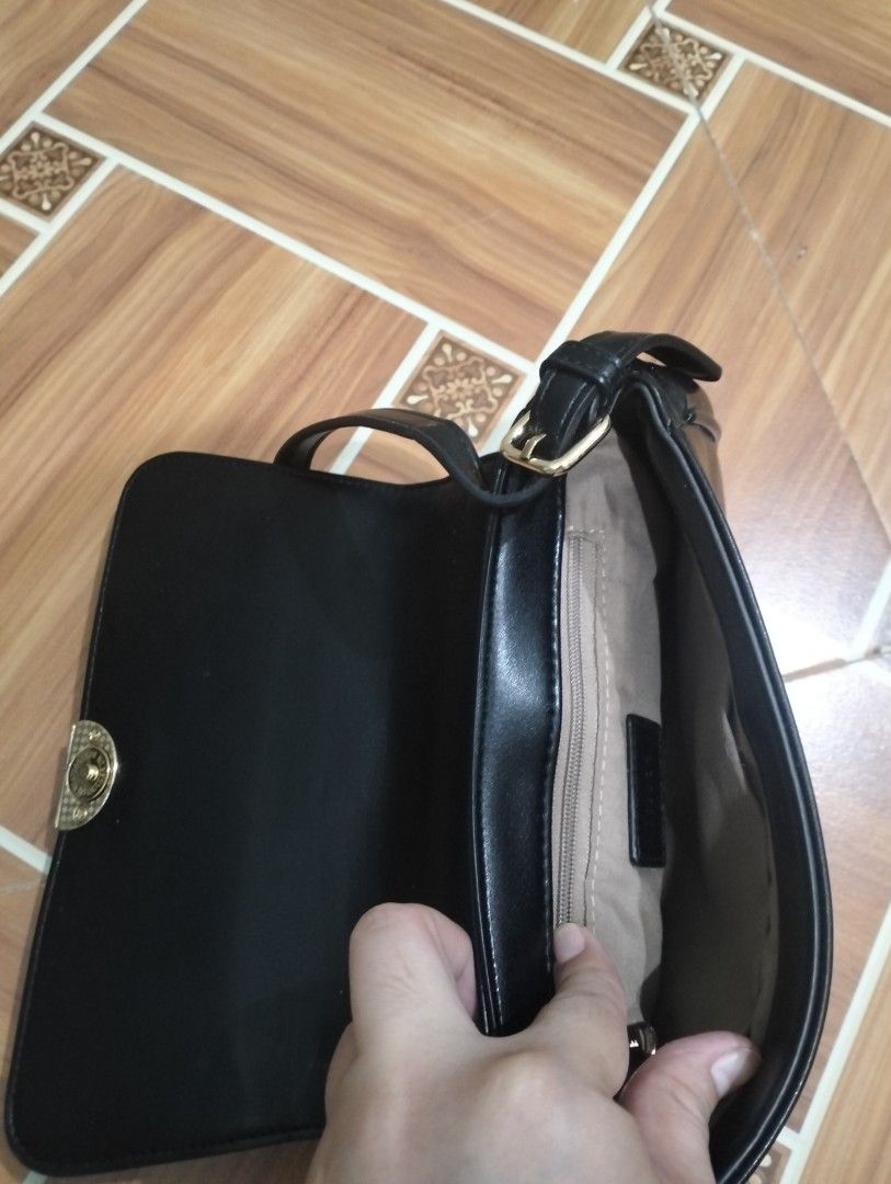 Moodoom Black Shoulder Bag, Luxury, Bags & Wallets on Carousell