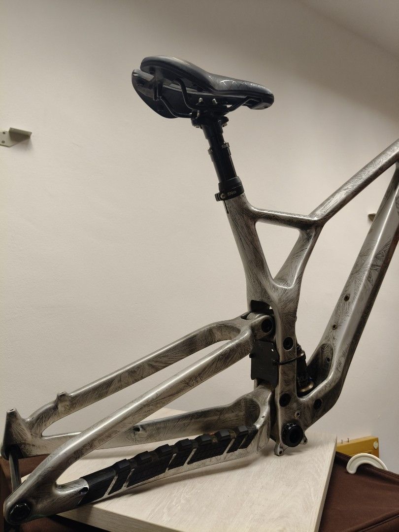OEM Carbon Mountain Bike Frame (M size), Sports Equipment, Bicycles ...