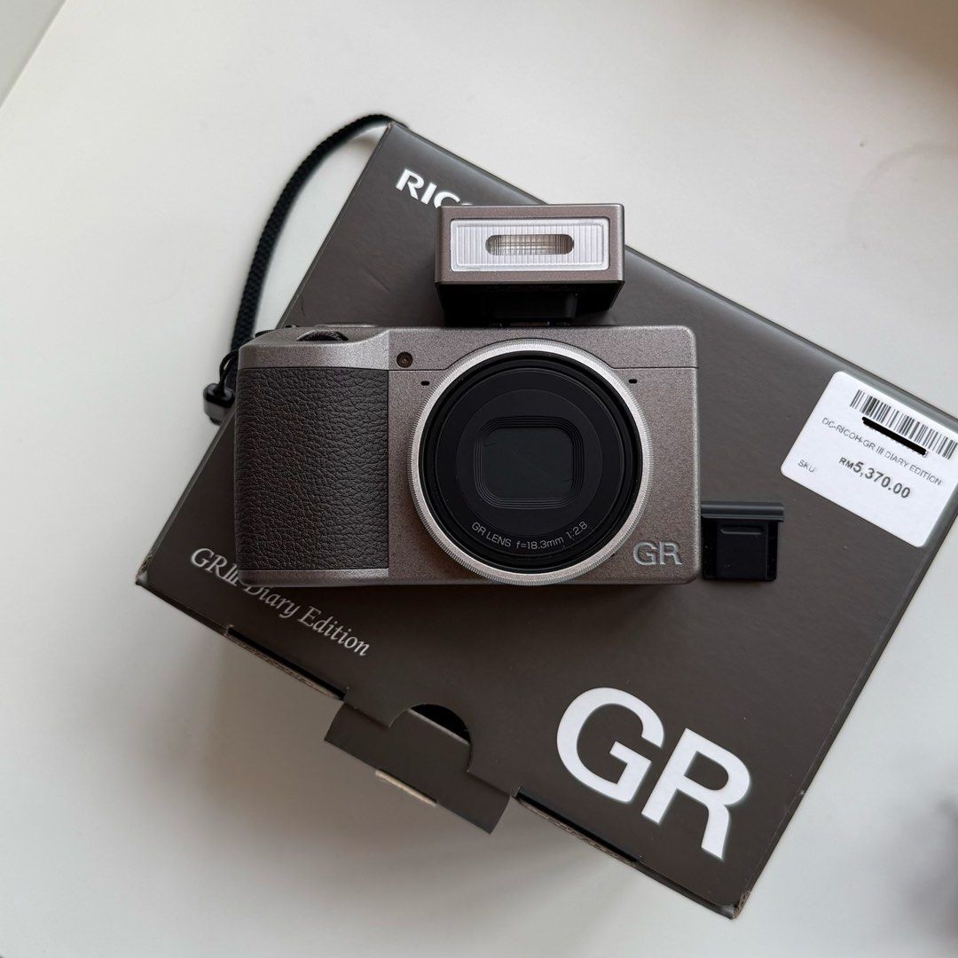 Ricoh GRiii GR3 Diary Edition Full set, Photography, Cameras on Carousell