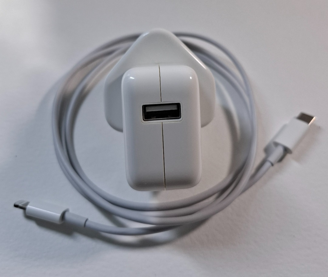 Apple USB Charger with USB-C and Lightning Cables, Mobile Phones ...