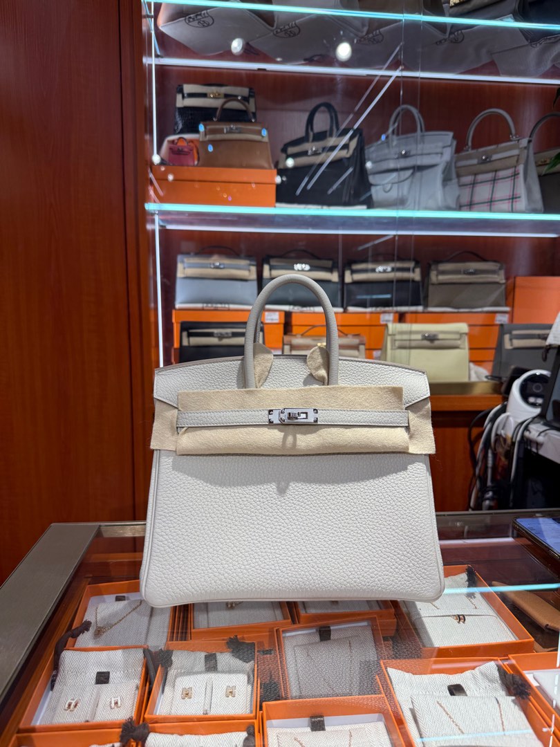 門市現貨～Hermes birkin 25 8L冰川白銀釦 togo K stamp, 名牌, 手袋及銀包 - Carousell