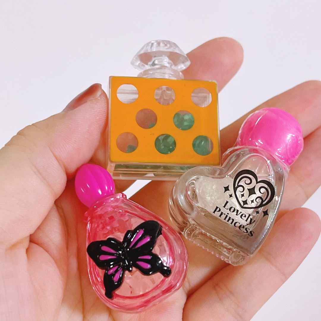 Mini Perfume Bottle Capsule Toy / Gacha - Nail Polish Heart Display ...