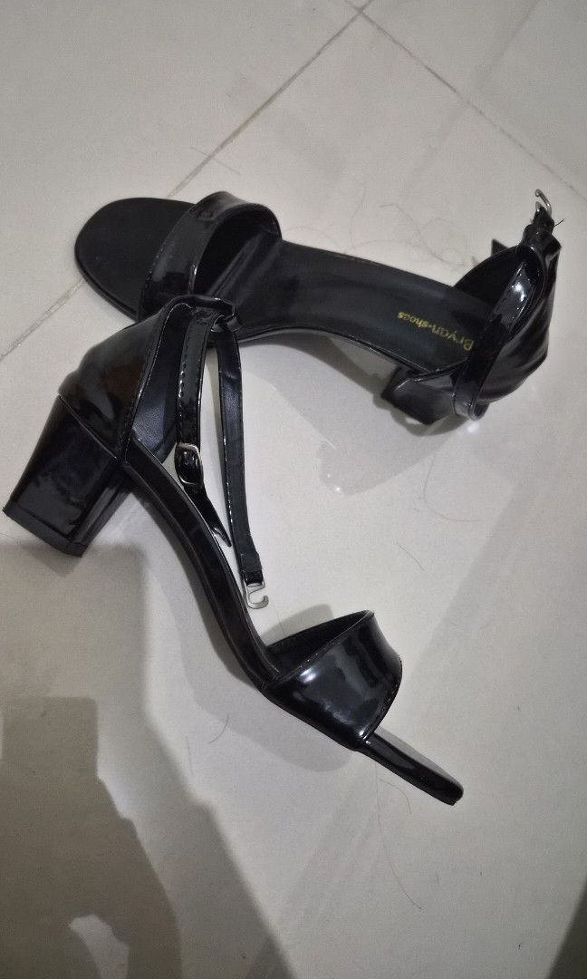 Sepatu wanita heels hitam, Fesyen Wanita, Sepatu di Carousell