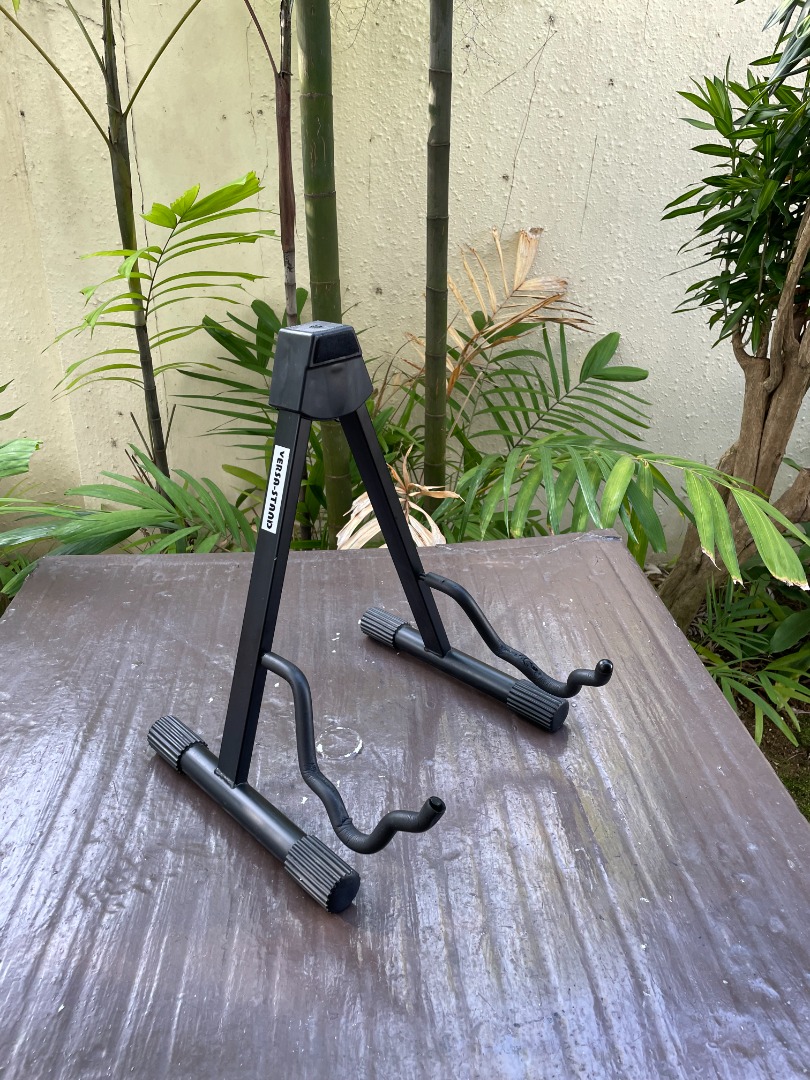 Versa stand. Dimension 38 x 7 x 43 height when closed and 38 x 30 x ...