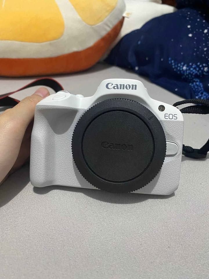 CANON EOS R50 WHITE, Photography, Cameras on Carousell