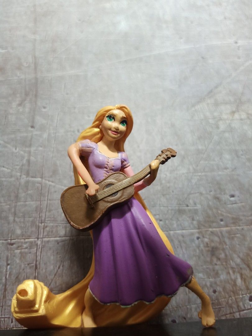 Figure Disney Princess Tangled Character Rapunzel Playing Guitar, Toys & Collectibles, Mainan di ...