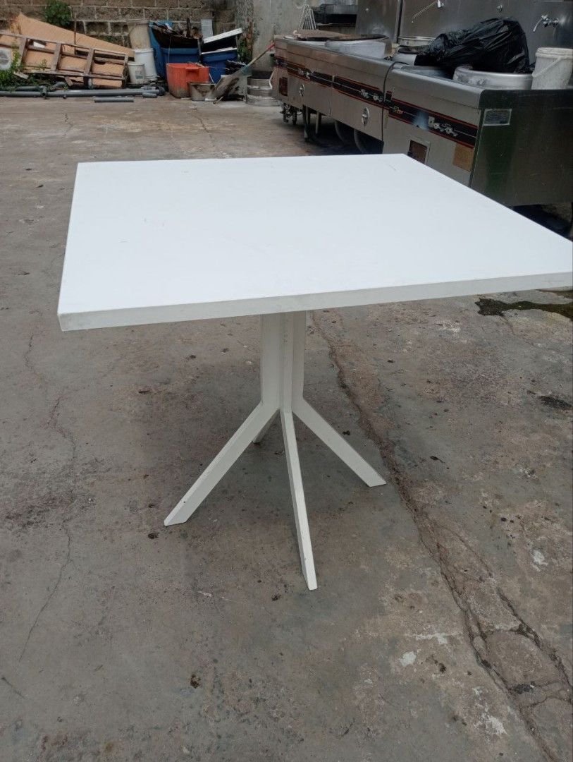 Meja resto Bahan multiplek kaki besi Ukuran P 80 L 80 T 75 Stok 3 unit ...