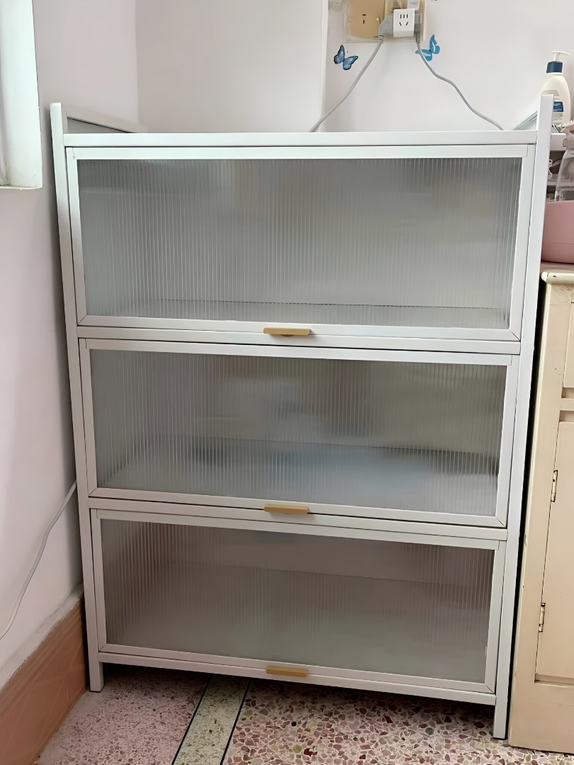 Multi story warehouse shelves, storage racks, multi-level supermarket ...